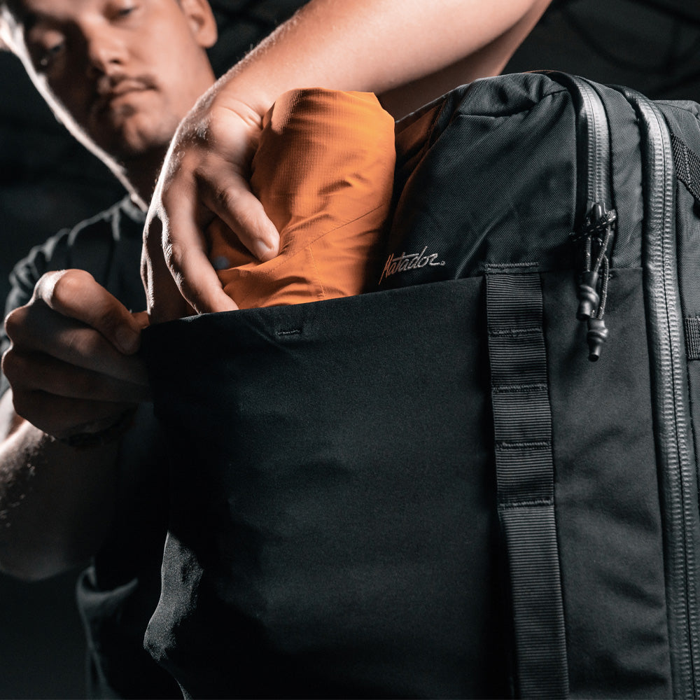 Small bag with large mesh exterior stuff pocket? : r/onebag
